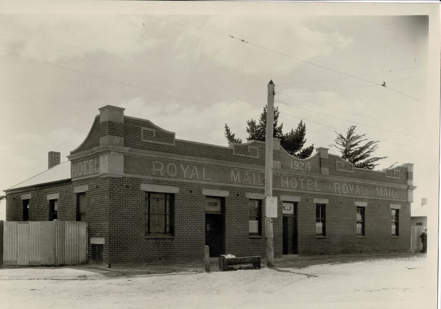Royal Mail Hotel Sebastopol | Ballarat Pub | Bistro, Live Music & Bar